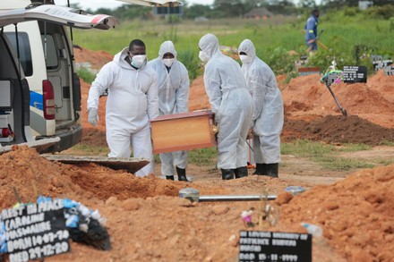 Funeral Parlour Workers Carry Coffin Burial Editorial Stock Photo ...