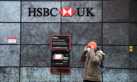 __COUNT__ imágenes de HSBC to close branches in the UK due to online banking, London, United ...