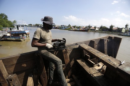Worker Repairs Wooden Boat Boat Repair Editorial Stock Photo - Stock ...