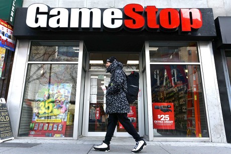 People Walk Past Gamestop Store Downtown Editorial Stock Photo - Stock ...