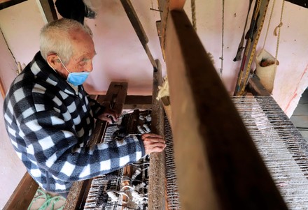 Weaver Luis Raymundo Makes Cotorina Municipality Editorial Stock Photo ...