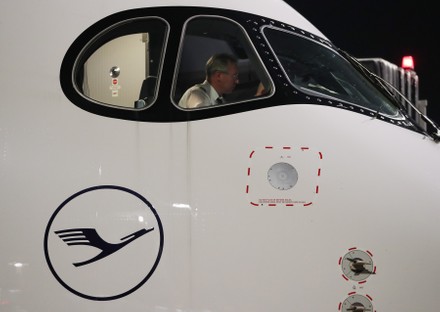 500 German flight crew Stock Pictures, Editorial Images and Stock ...