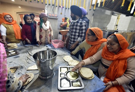 Sevadaars Cooks Prepare Meal Langar Community Editorial Stock Photo ...
