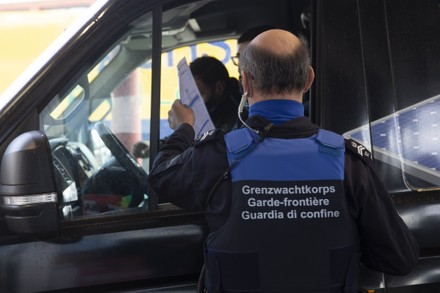 Swiss border guards control Swiss-French border against the spread of ...