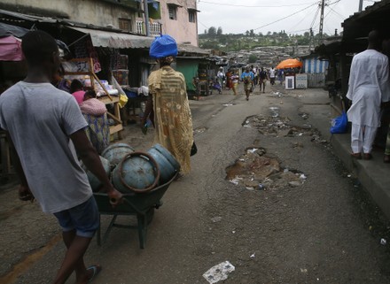 __COUNT__ imágenes de Degradation and impact of poor roads in Abidjan ...