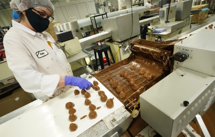__COUNT__ imágenes de Candy Being Made For Valentines Day, St. Louis ...