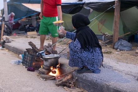 Female Refugee Cooking Her Food Over Editorial Stock Photo - Stock ...
