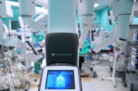 Coronary bypass surgery using Da Vinci Robot, Warsaw, Poland - 15 Feb ...