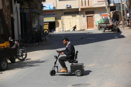 Palestinian Technician Moamen Abu Raida29 Test Editorial Stock Photo ...