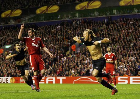 Steven Gerrard Liverpool Takes Free Kick Editorial Stock Photo - Stock ...