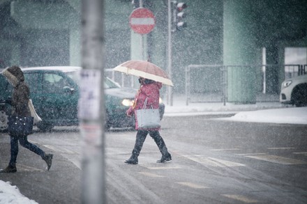 Heavy snow in Warsaw, Poland - 17 Feb 2021 Stock Pictures, Editorial ...