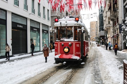 Snowy day in Istanbul, Turkey - 17 Feb 2021 Stock Pictures, Editorial ...