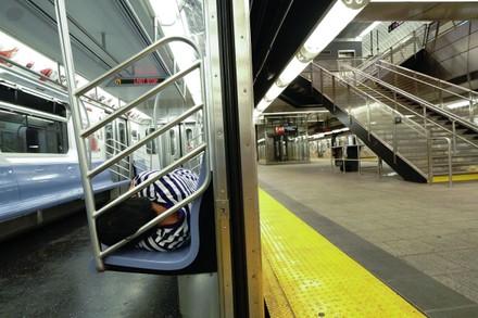 250 Changing train Stock Pictures, Editorial Images and Stock Photos ...