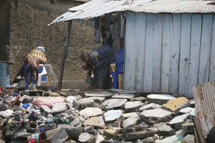 Man Stands Among Shacks Slum Abidjan - Foto de stock de contenido ...