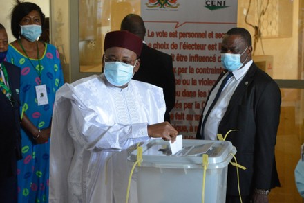 Outgoing Nigerien President Mahamadou Issoufou Casts Editorial Stock ...