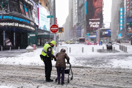 Nypd Officer Helps Elderly Woman Cross Editorial Stock Photo - Stock ...