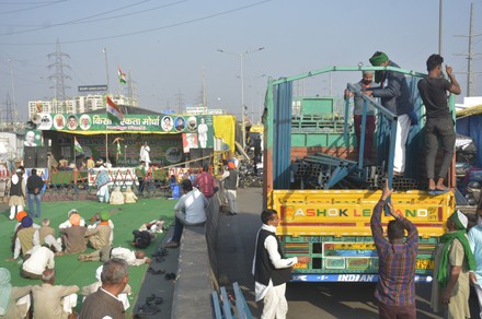 Farmers Unloading Consturction Material Tents Ghazipur Editorial Stock ...