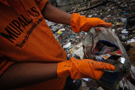 Indonesian Students Pick Plastic Waste During Editorial Stock Photo ...