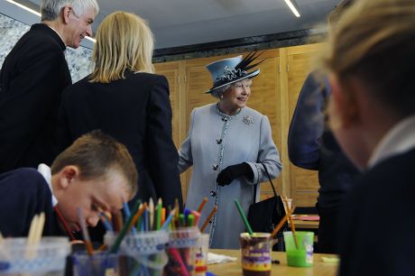 Queen Elizabeth Ii Visiting Education Room Editorial Stock Photo ...