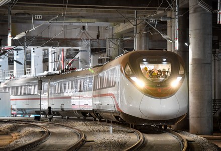 Train Guangzhou Metro Line 18 Pulls Editorial Stock Photo - Stock Image ...
