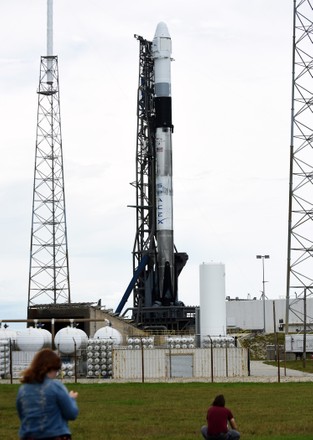 Spacex Falcon 9 Rocket Stands Ready Editorial Stock Photo - Stock Image ...