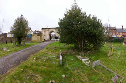 __COUNT__ Iconic Reading Cemetery Junction arch put up for sale which ...