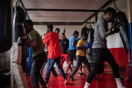South Africa boxing changes inner city youths' lives, Johannesburg - 24 ...