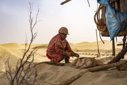 Worker Geophysical Survey Team Works Taklimakan Editorial Stock Photo ...