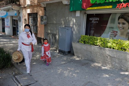 Mother Daughter Walk Near Crosswalk Mexico Editorial Stock Photo ...