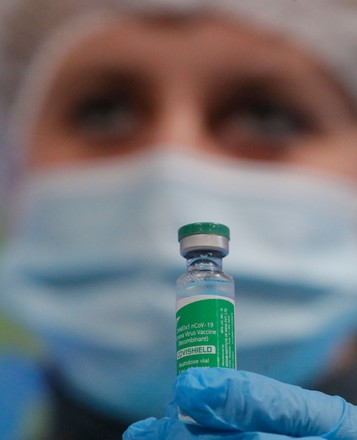Ukrainian Medical Worker Shows Astrazeneca Covishield Editorial Stock ...