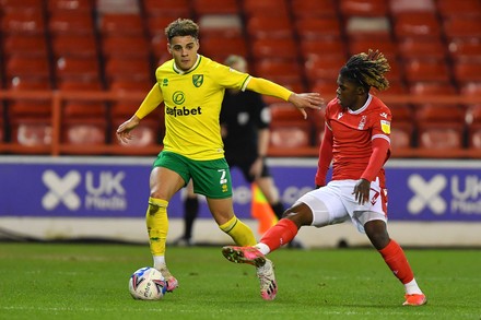 2 Nottingham forest tackles max aarons of norwich city Stock obrázků ...