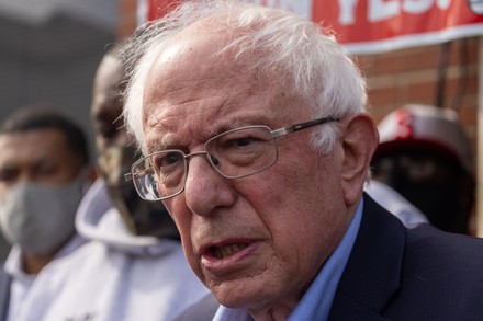 250 Bernie sanders waving Stock Pictures, Editorial Images and Stock ...
