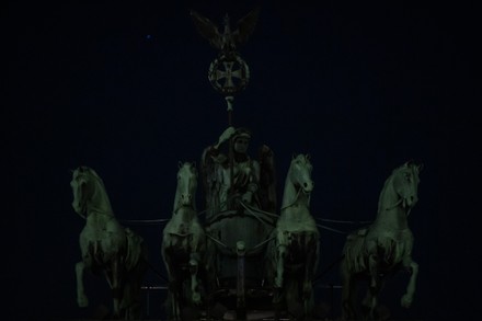 View Quadriga Statue Brandenburg Gate Moments Editorial Stock Photo ...