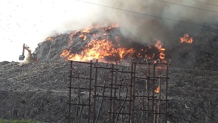 Massive Fire Breaks Out At Ghazipur Landfill Site, New Delhi, Delhi ...