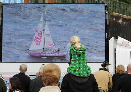 Sixteen-year-old sailor Jessica Watson completes her solo round-the ...