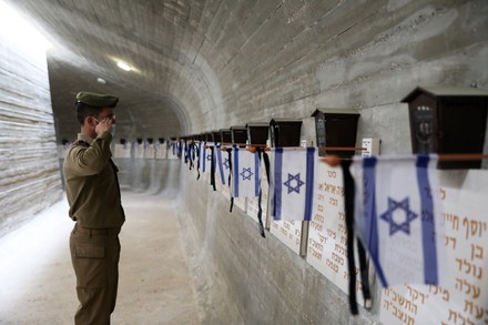 Israeli Soldier Salutes After Decorating Graves Editorial Stock Photo ...