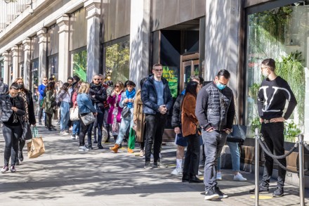 Members Public Queue Selfridges Department Stores Editorial Stock Photo ...