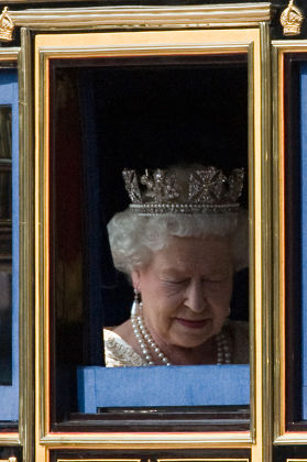 QUEEN ELIZABETH II LEAVING BUCKINGHAM PALACE Editorial Stock Photo ...