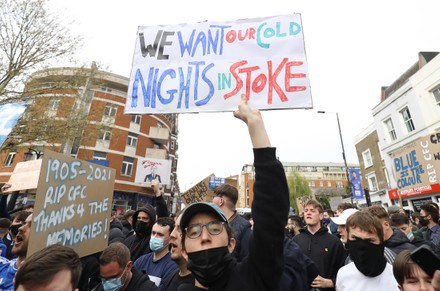 500 Chelsea fans protest Stock Pictures, Editorial Images and Stock ...