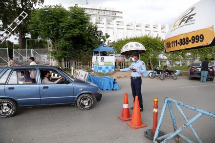 Policeman Stops Vehicle Checkpoint Islamabad Capital Editorial Stock ...