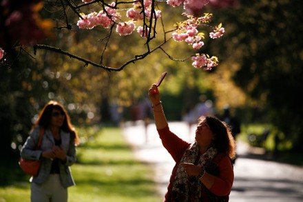 Spring Weather In London, United Kingdom - 22 Apr 2021 Stock Pictures ...