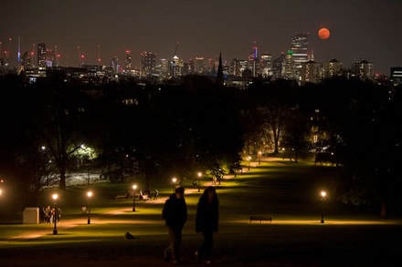 Full Moon Rises Above London Skyline Editorial Stock Photo - Stock ...
