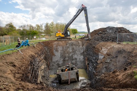 Buried Buffalo Military tank dug up after 74 years, UK - 30 Apr 2021 ...