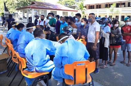 People Queue Healthcare Workers Collect Specimen Editorial Stock Photo ...