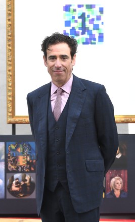 ACTOR COMEDIAN PRESENTER STEPHEN MANGAN UNVEILS Editorial Stock Photo ...