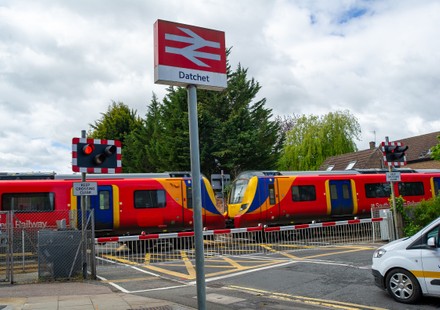 Datchet Station Level Crossing Numbers Commuters Editorial Stock Photo ...