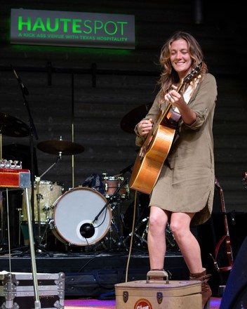 Kelley Mickwee Performs Concert Haute Spot Editorial Stock Photo ...