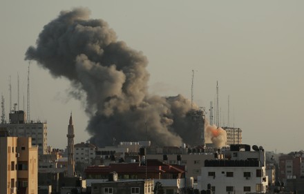 Heavy smoke and fire rise from Al-Sharouk tower as it collapses after ...