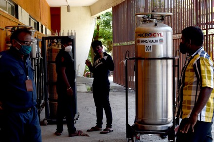 Workers Loading Unloading Empty Refilled Oxygen Editorial Stock Photo ...