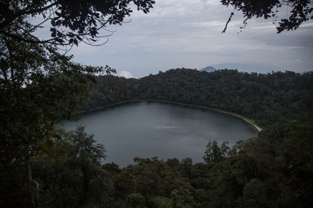 View Chicabal Lagoon Crater Chicabal Volcan Editorial Stock Photo ...